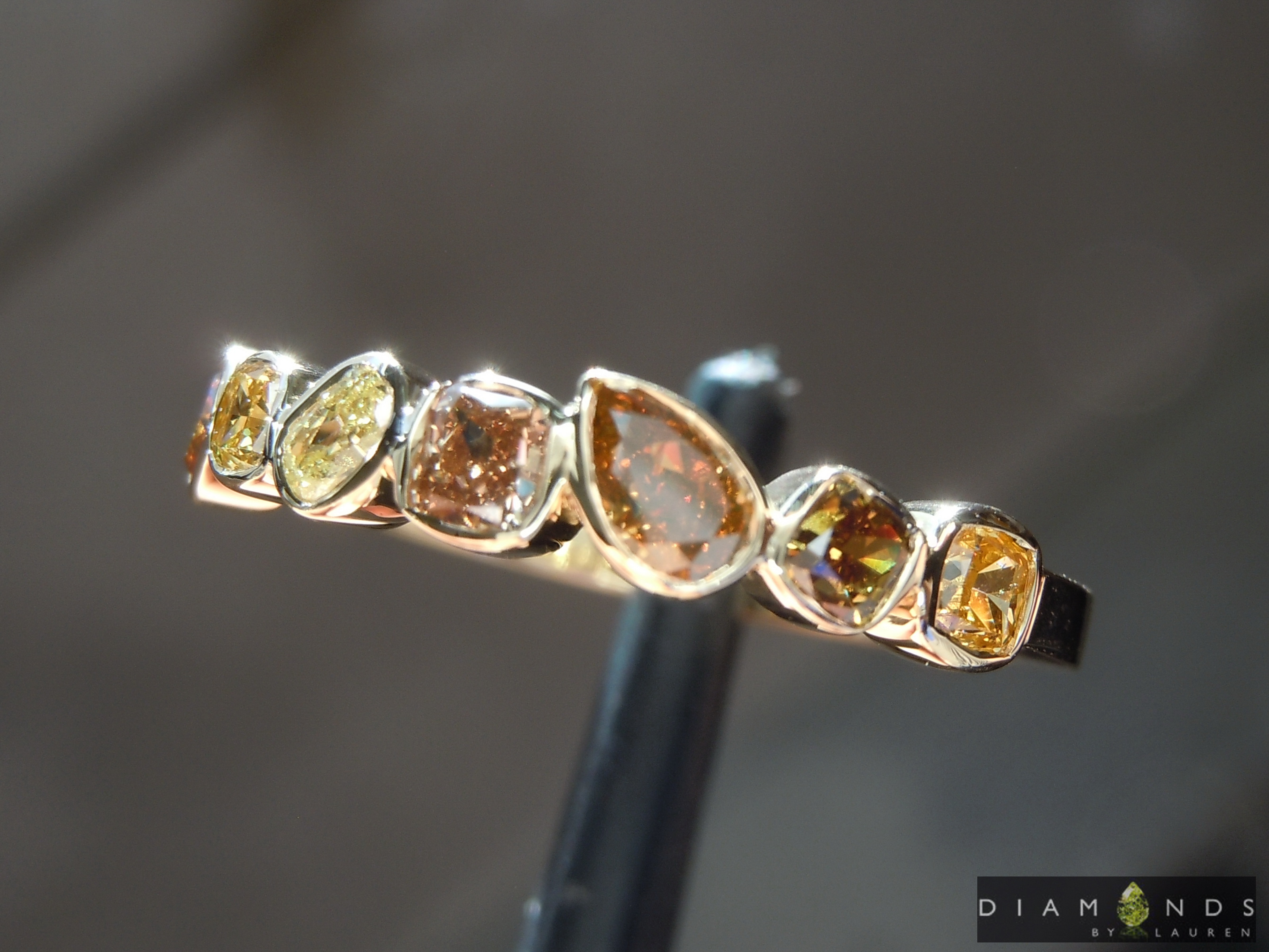 0.77ctw Fancy Color Diamond Ring